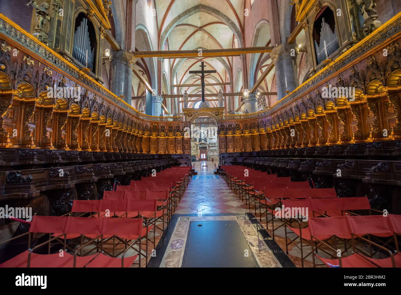 Interior view of Santa Maria Gloriosa dei Frari, venice Stock Photo - Alamy