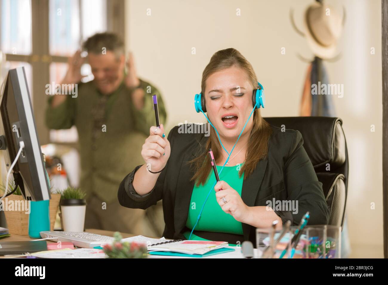 Singing desk office hi-res stock photography and images - Alamy