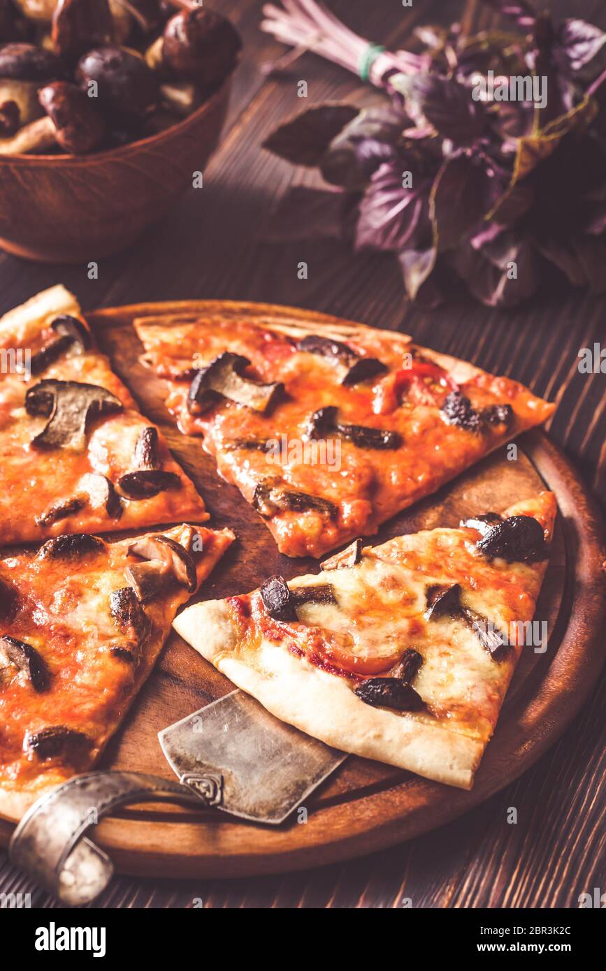 Pizza with porcini mushrooms Stock Photo - Alamy
