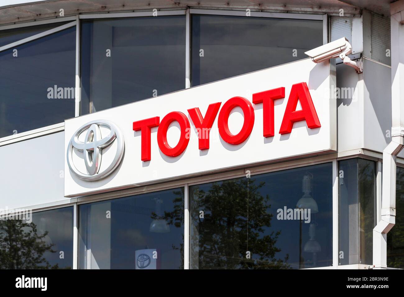 Toyota logo hi-res stock photography and images - Alamy