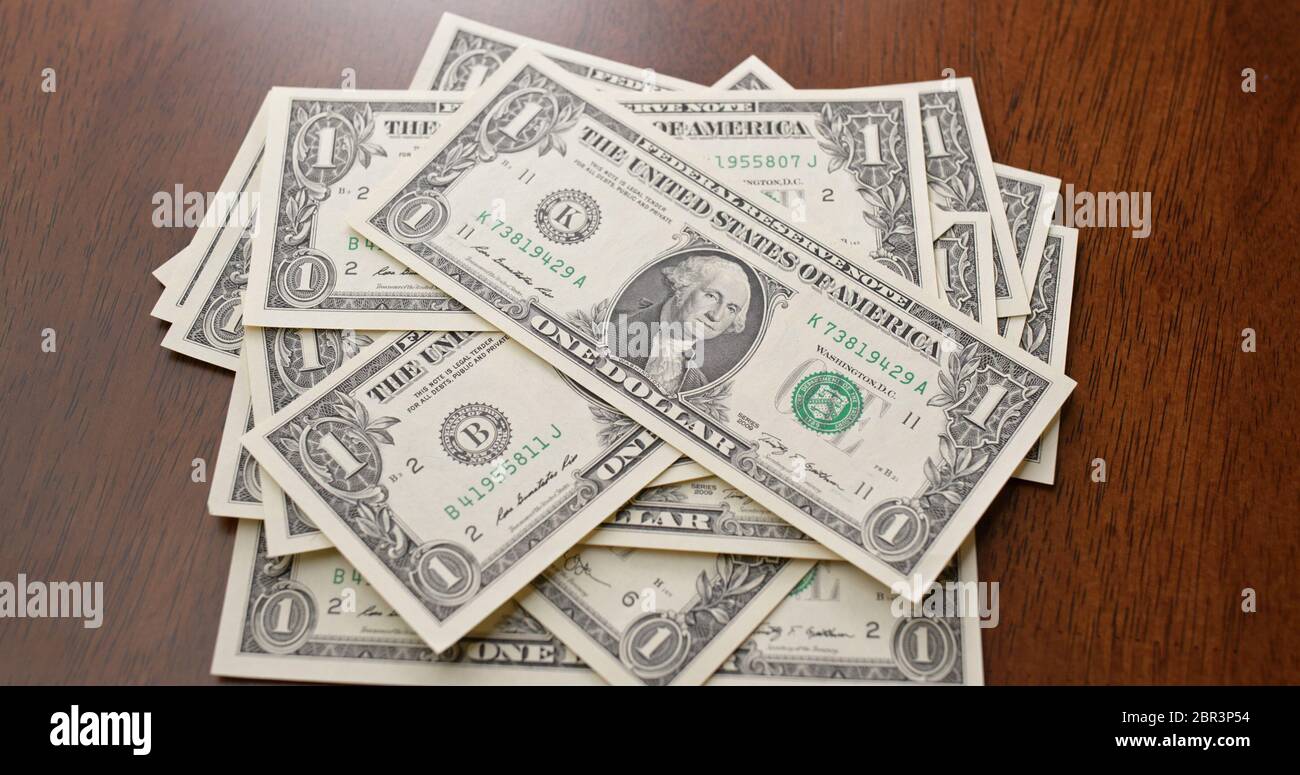 Counting USD banknote Stock Photo - Alamy