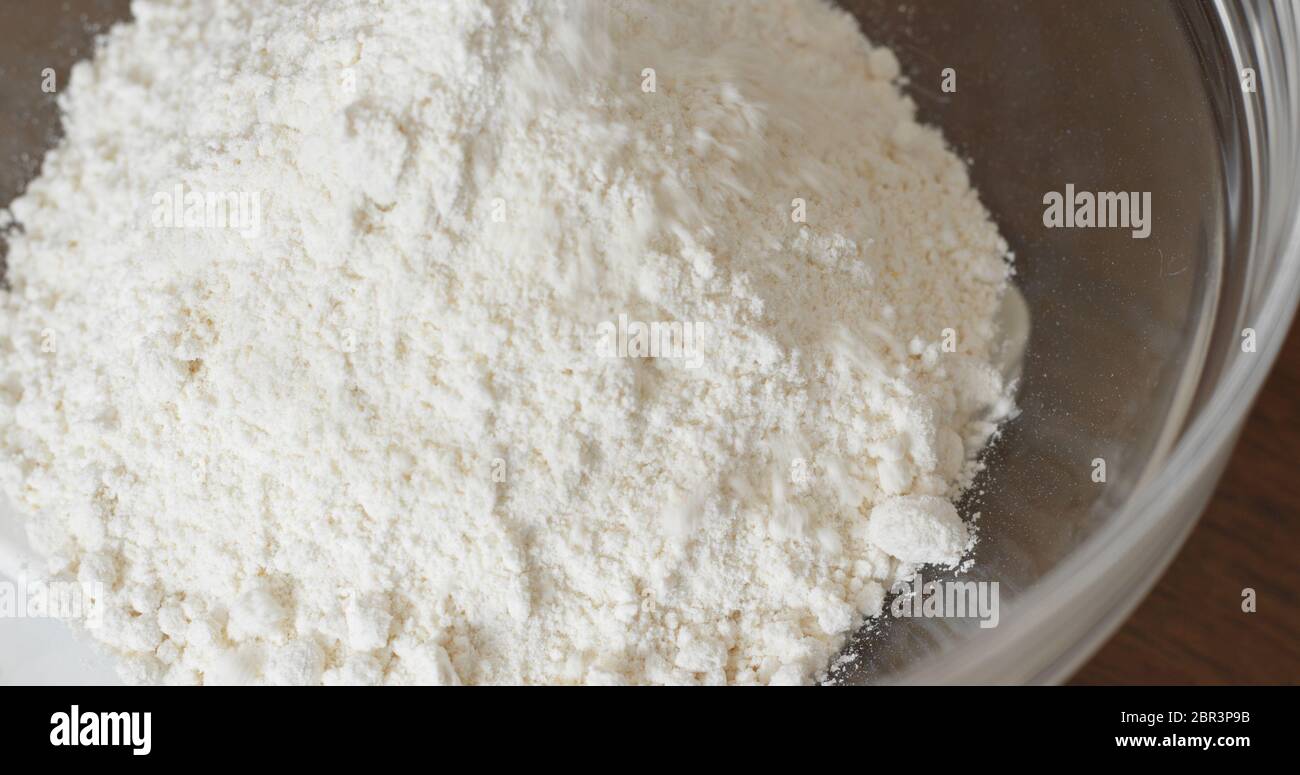 measure the weight of the flour Stock Photo - Alamy