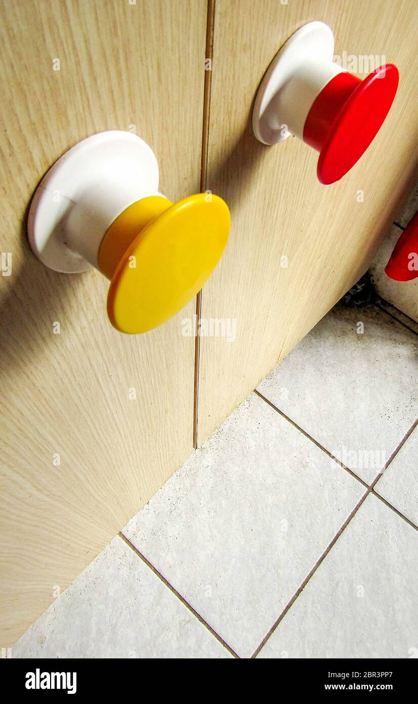 Kitchen sink cupboard door handles Stock Photo - Alamy