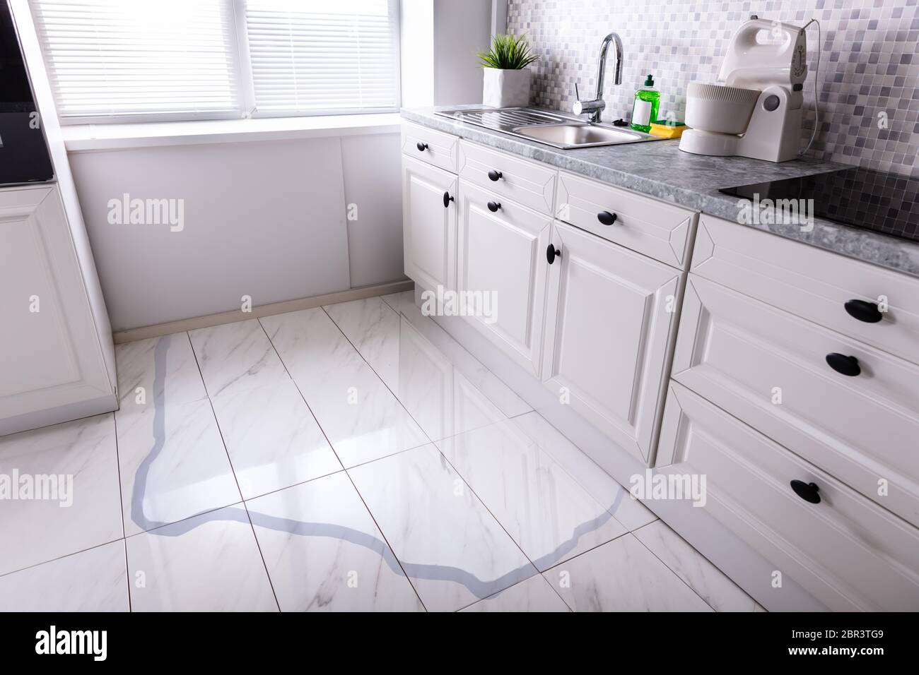 Spilled water on kitchen floor hi-res stock photography and images - Alamy