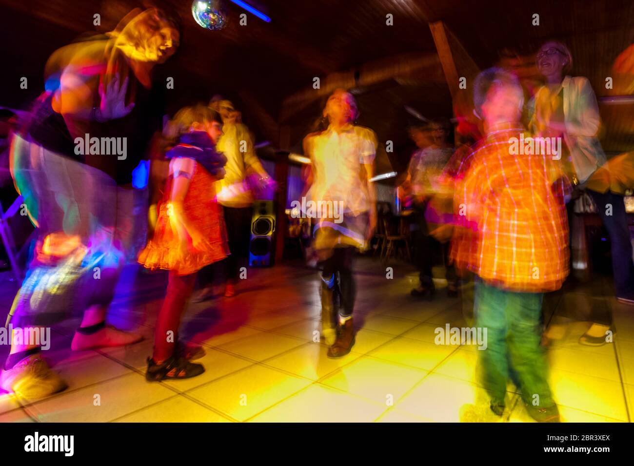 Children dancing party hi-res stock photography and images - Alamy