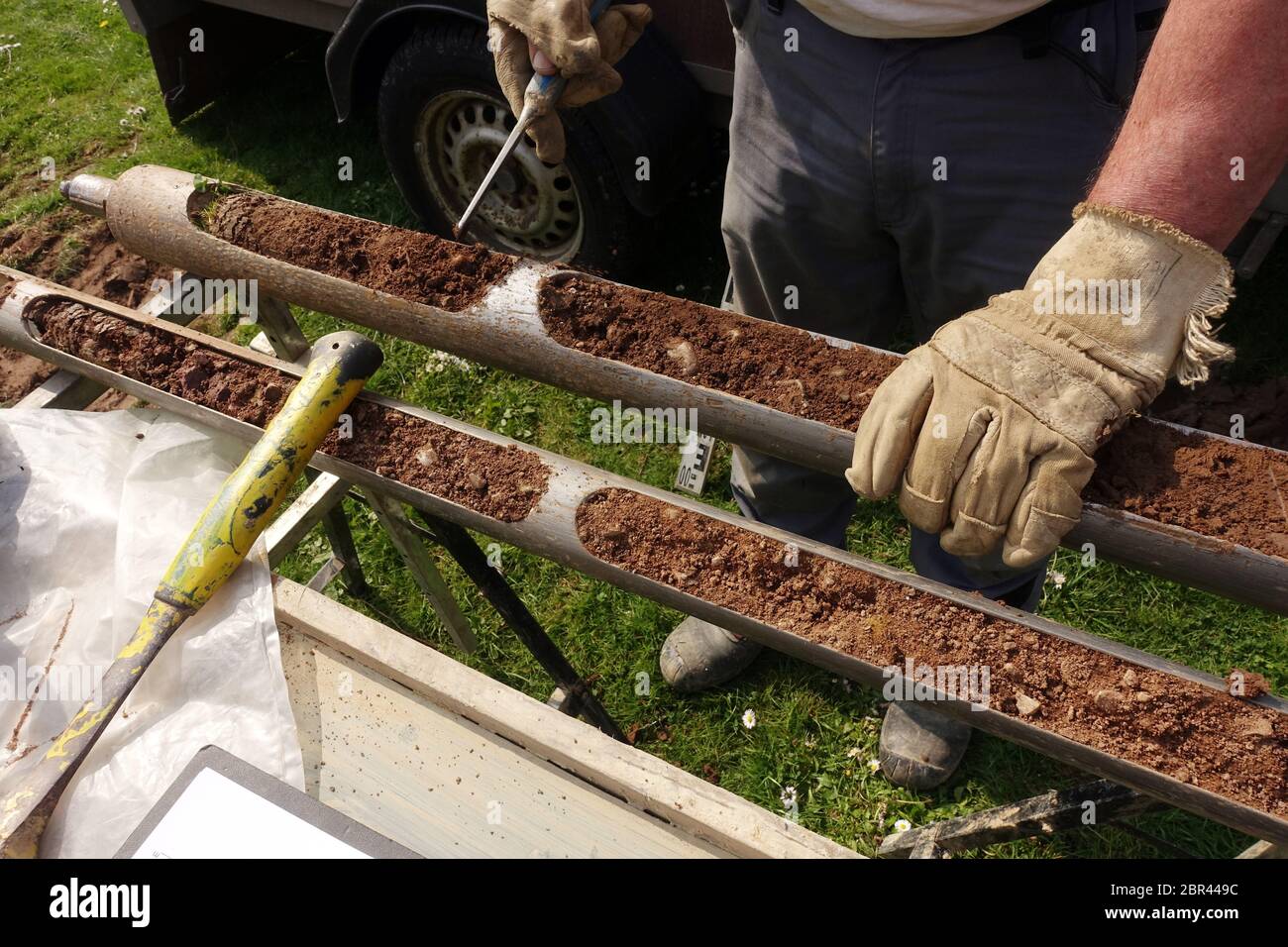 Bodenprobe einer Erdbohrung Stock Photo - Alamy