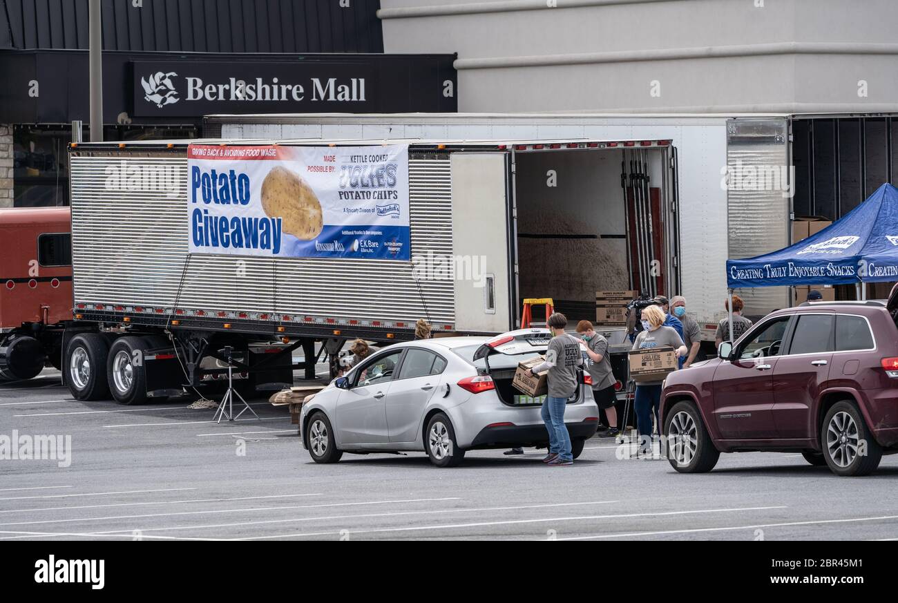 Potato truck hi-res stock photography and images - Alamy