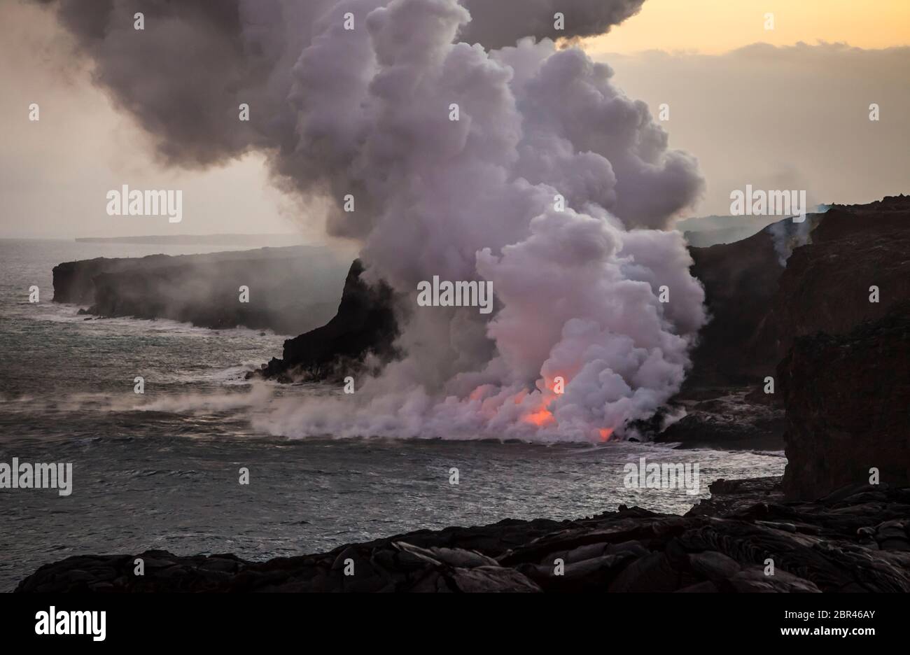 Lava flowing into the Pacific ocean from the East Rift Zone in Puna ...