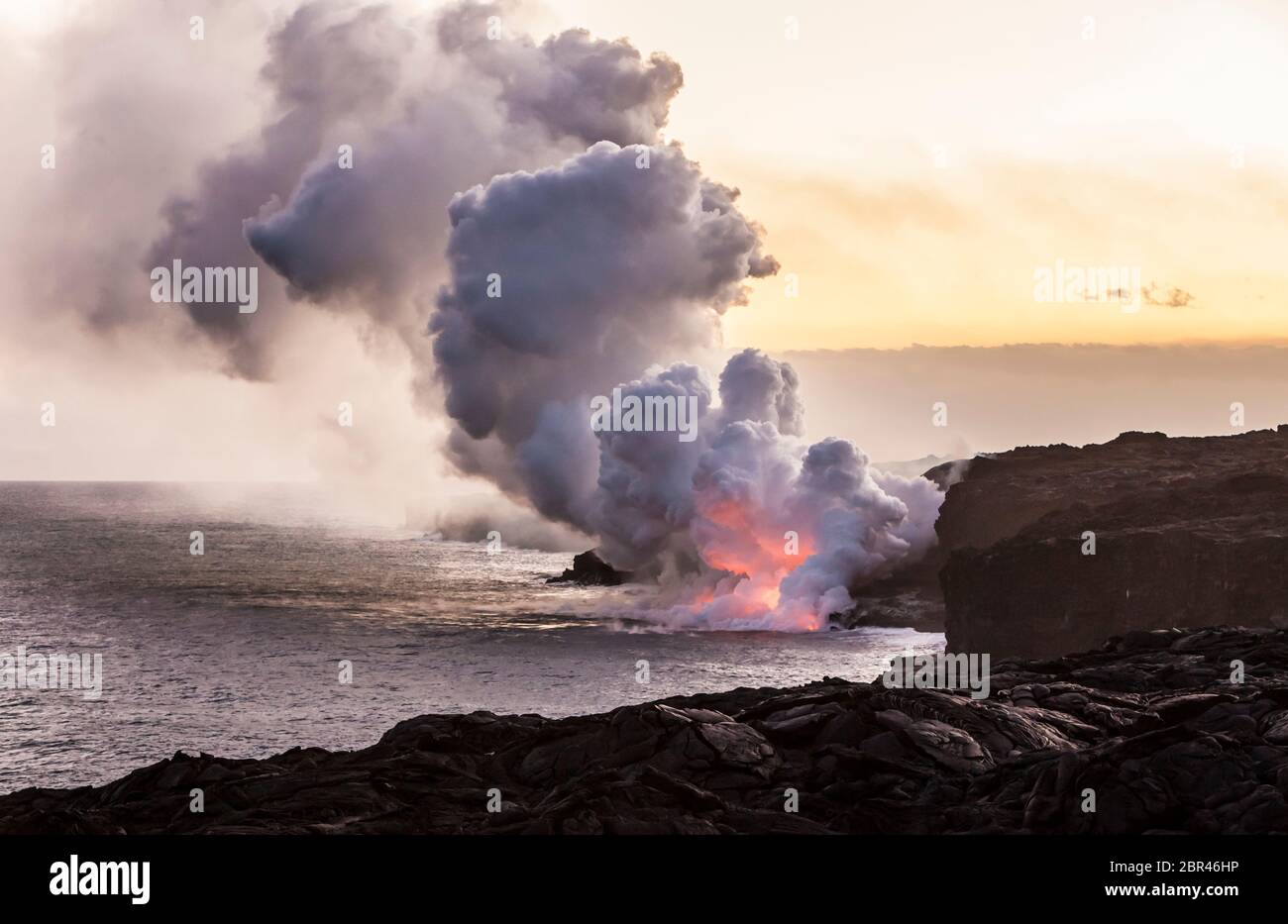 Lava flowing into the Pacific ocean from the East Rift Zone in Puna ...
