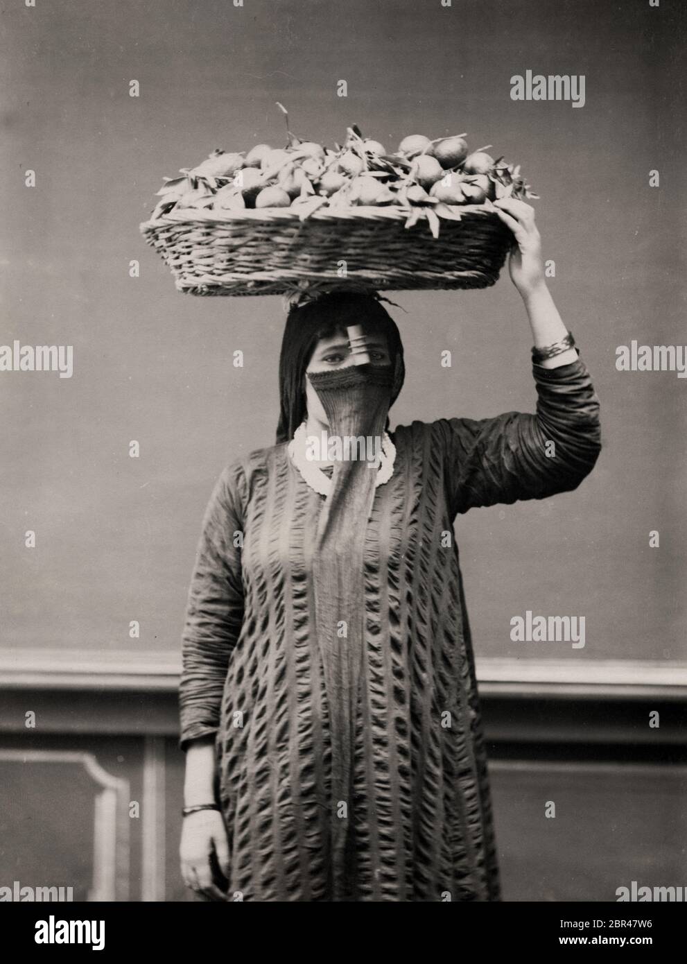 Orange merchant - woman with a basket of fruit on her head, Egypt Stock ...