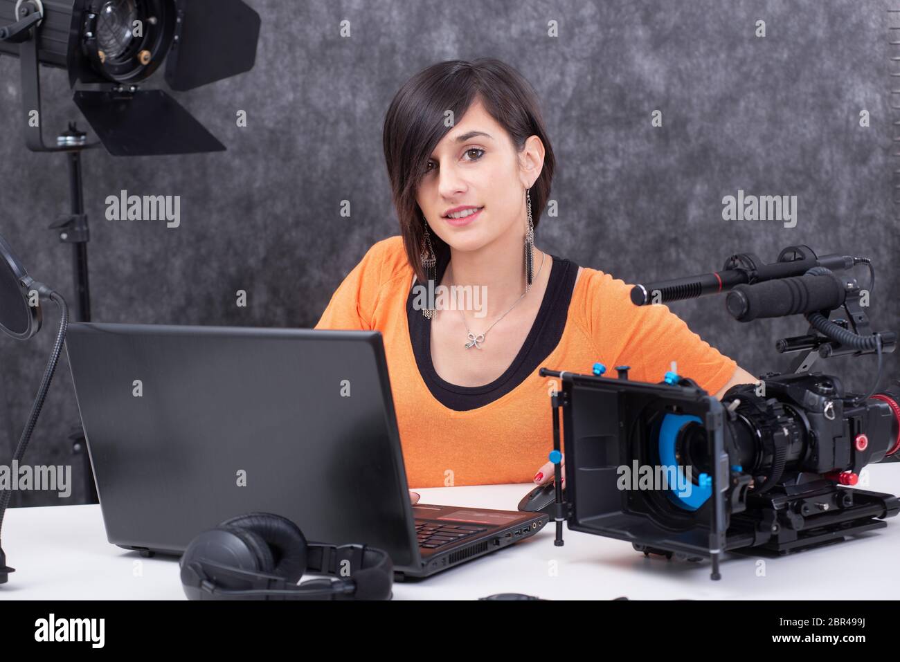 Woman camera video editor hi-res stock photography and images - Alamy
