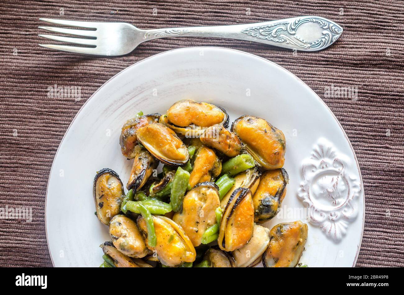Fried mussels on the pan Stock Photo - Alamy