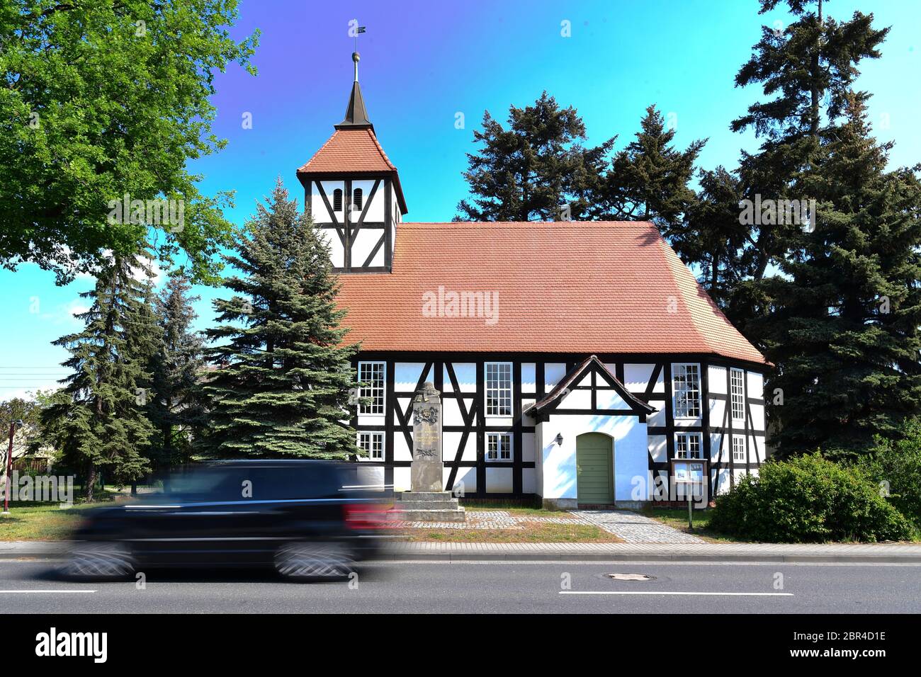 Luckau, Germany. 17th May, 2020. Between the Freiwalde junction and the ...