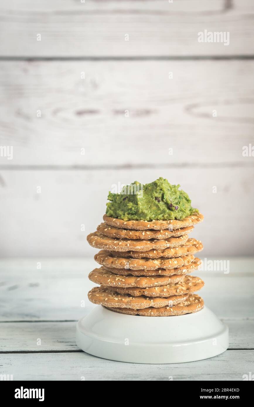 Sesame crispbread with guacamole Stock Photo - Alamy