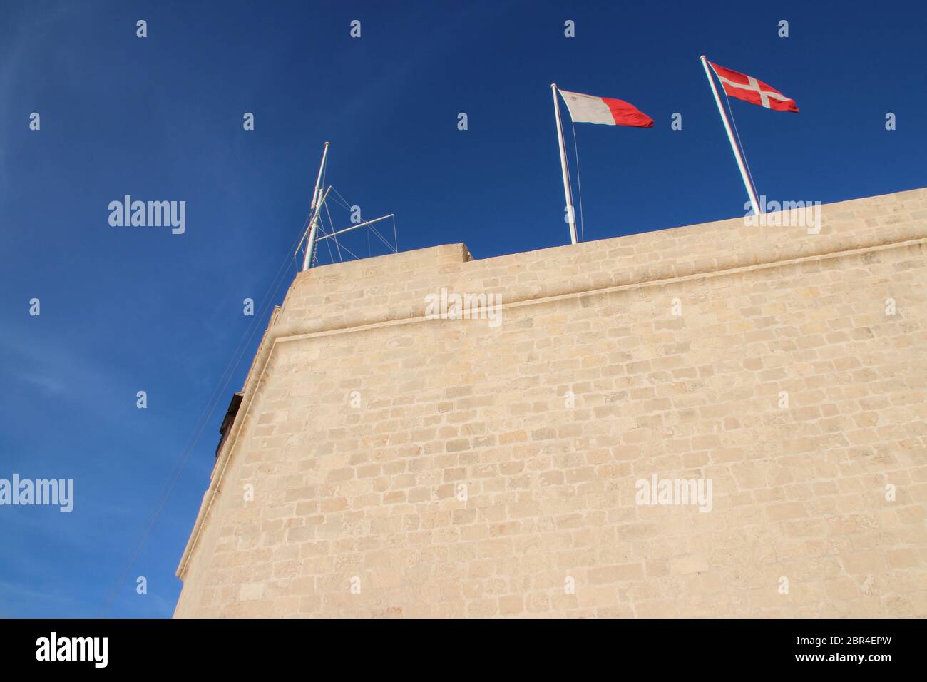 Drapeau maltais hi-res stock photography and images - Alamy