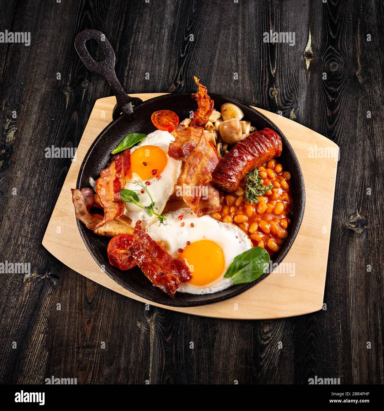 Traditional English Breakfast served in cooking pan Stock Photo - Alamy