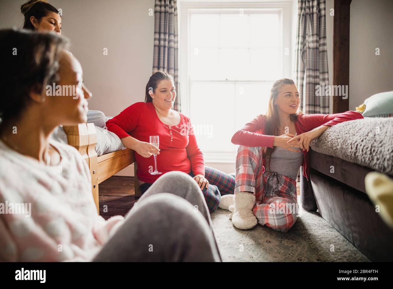 Girls night in hi-res stock photography and images - Alamy