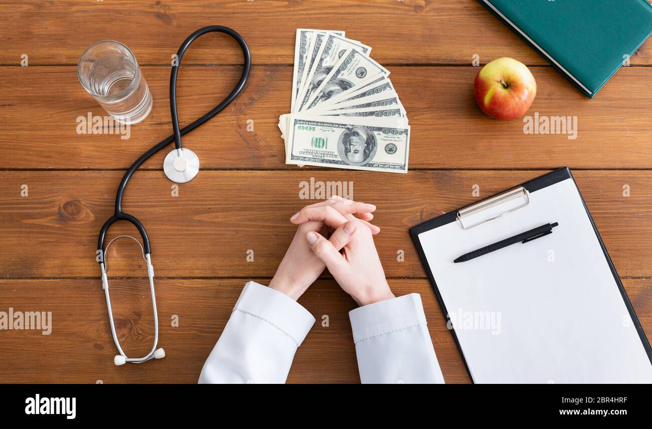 Female doctor hands hi-res stock photography and images - Alamy