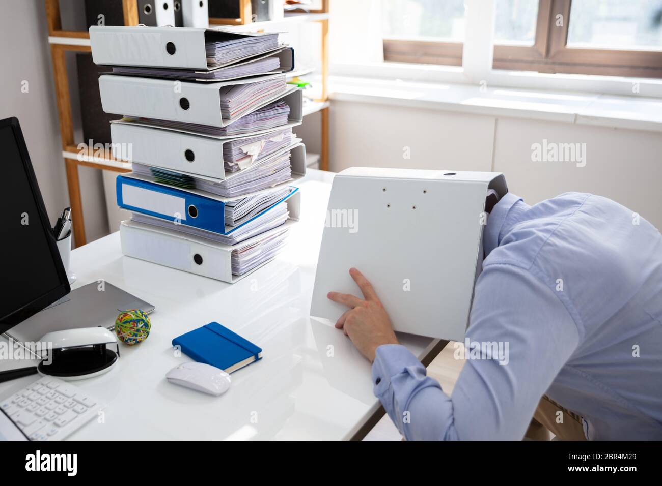 Person hiding under desk hi-res stock photography and images - Alamy