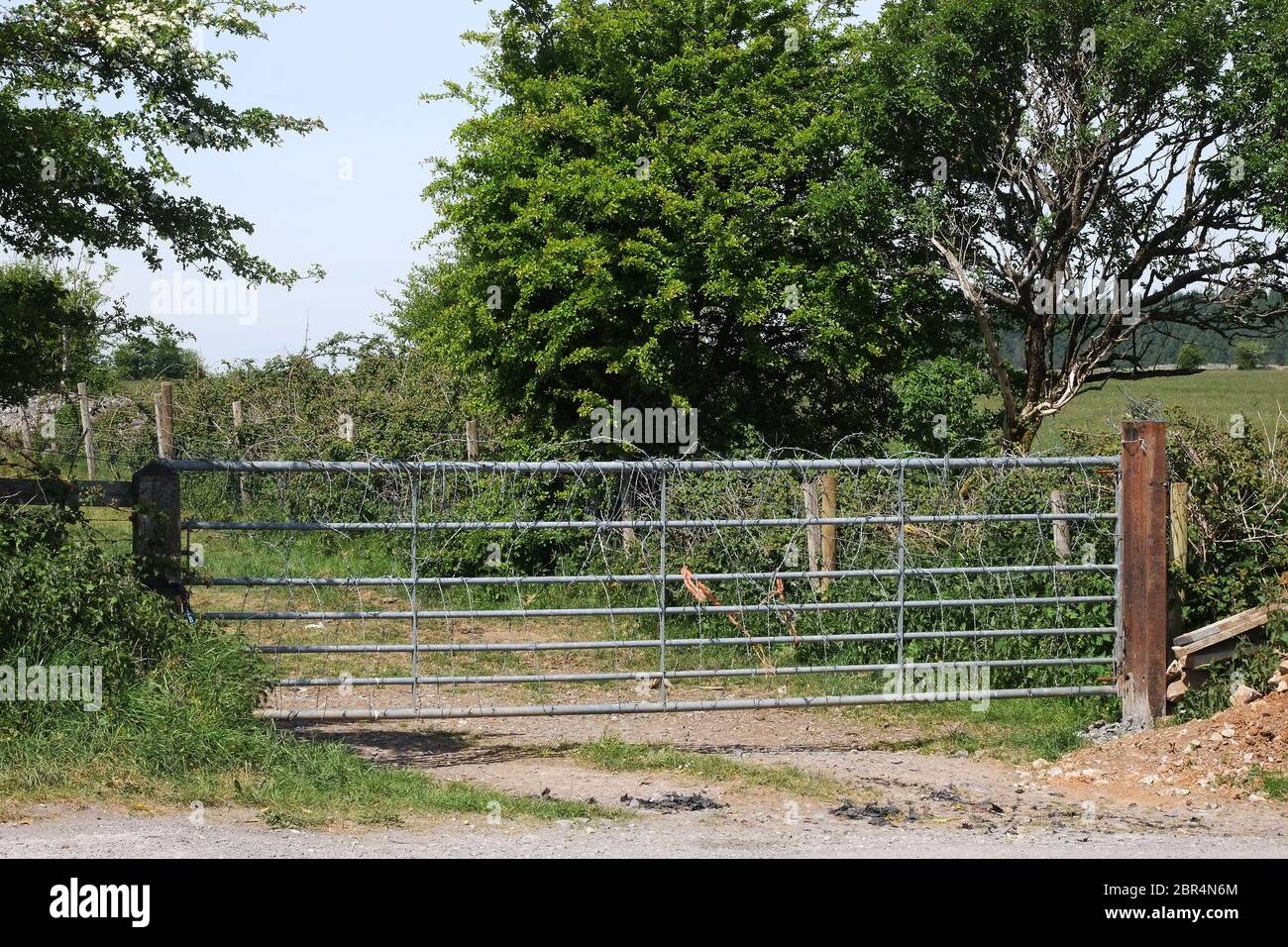 Metal farm gate hi-res stock photography and images - Alamy