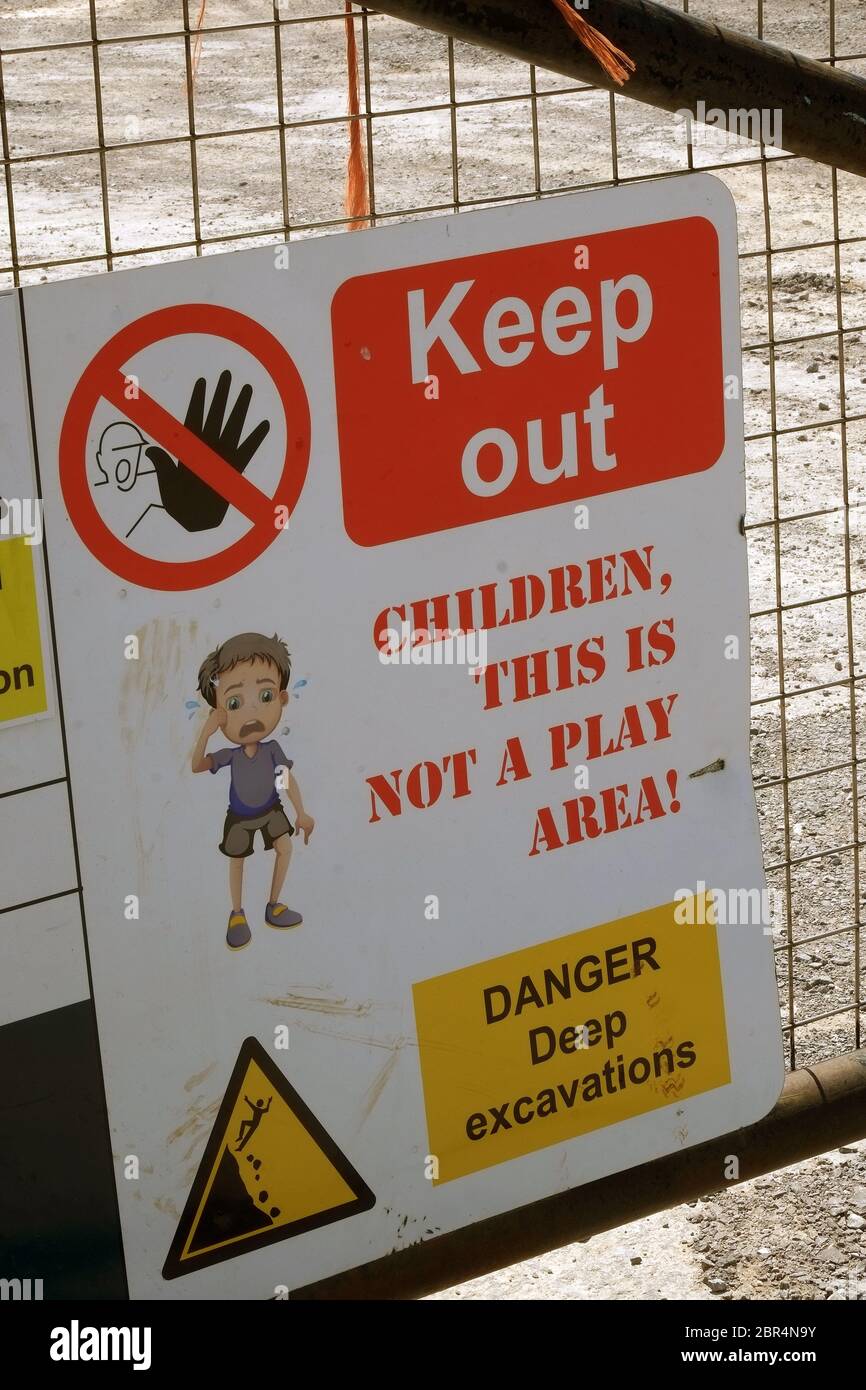 Keep out signs hi-res stock photography and images - Alamy