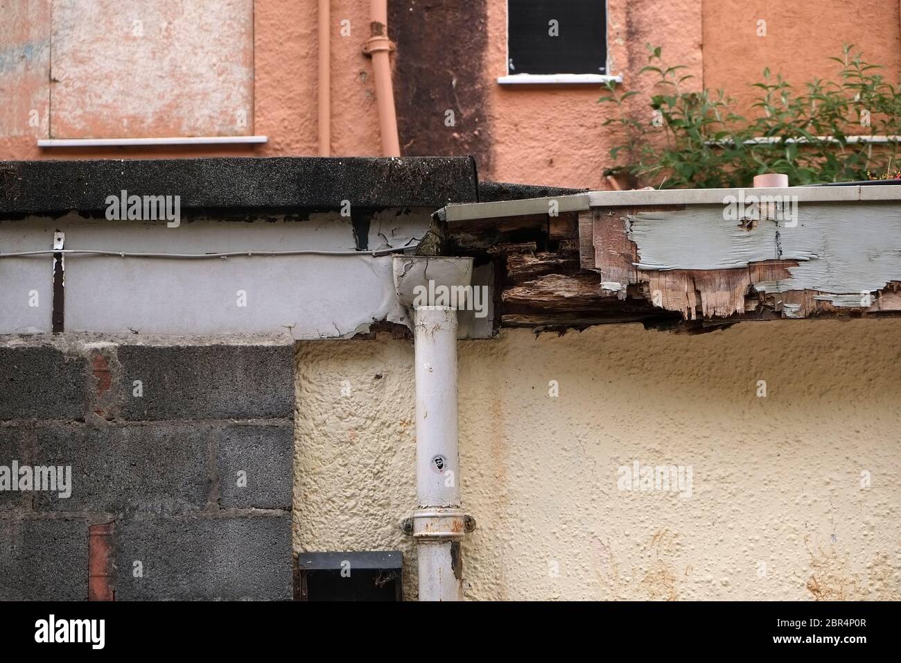 Rain falling into gutter hi-res stock photography and images - Alamy