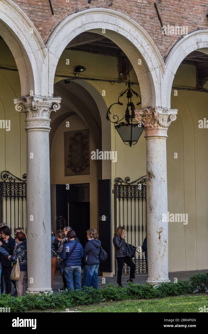 Old storic hi-res stock photography and images - Alamy