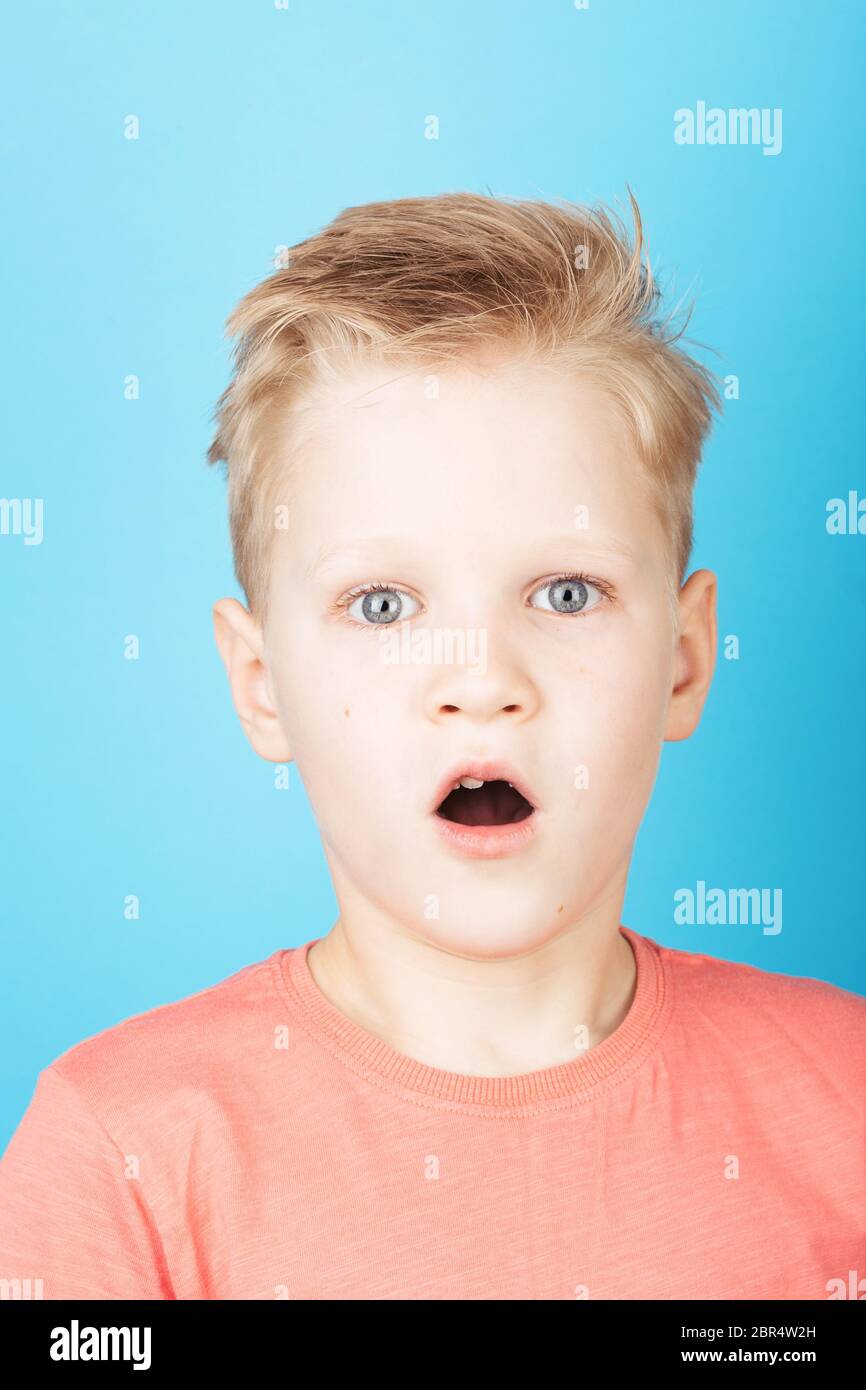 Boy face surprised hi-res stock photography and images - Alamy