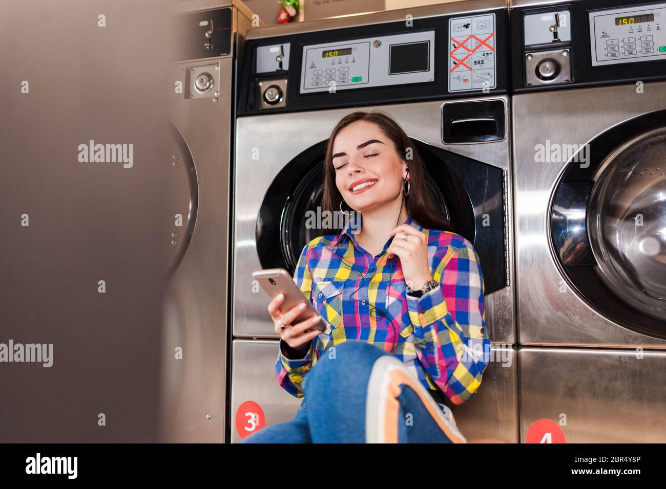 Girl sitting on washing machine hi-res stock photography and images - Alamy