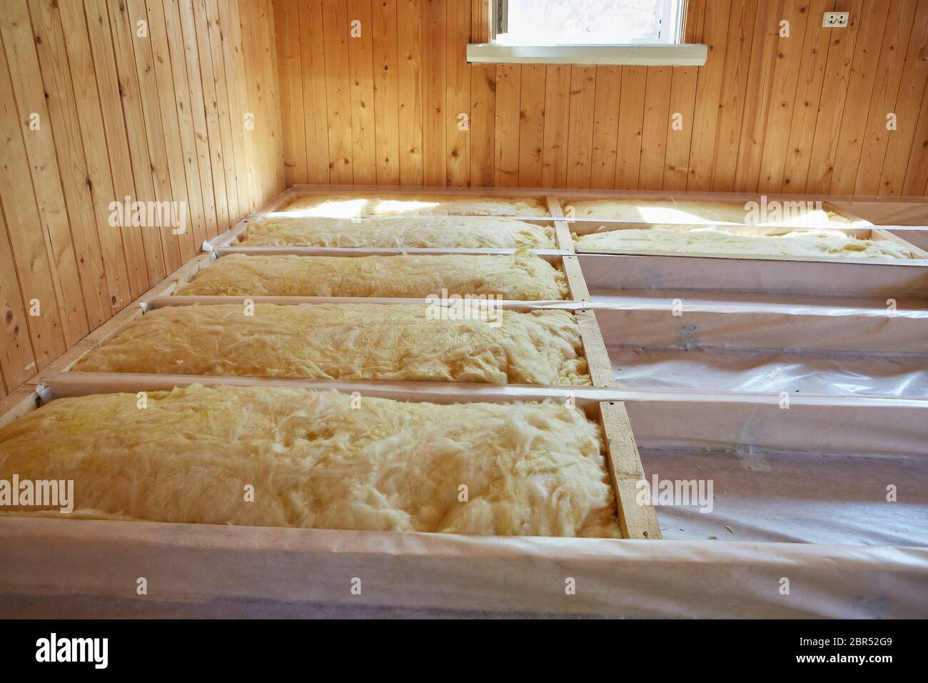 Fitting thermal insulation layer under the floor with using mineral ...