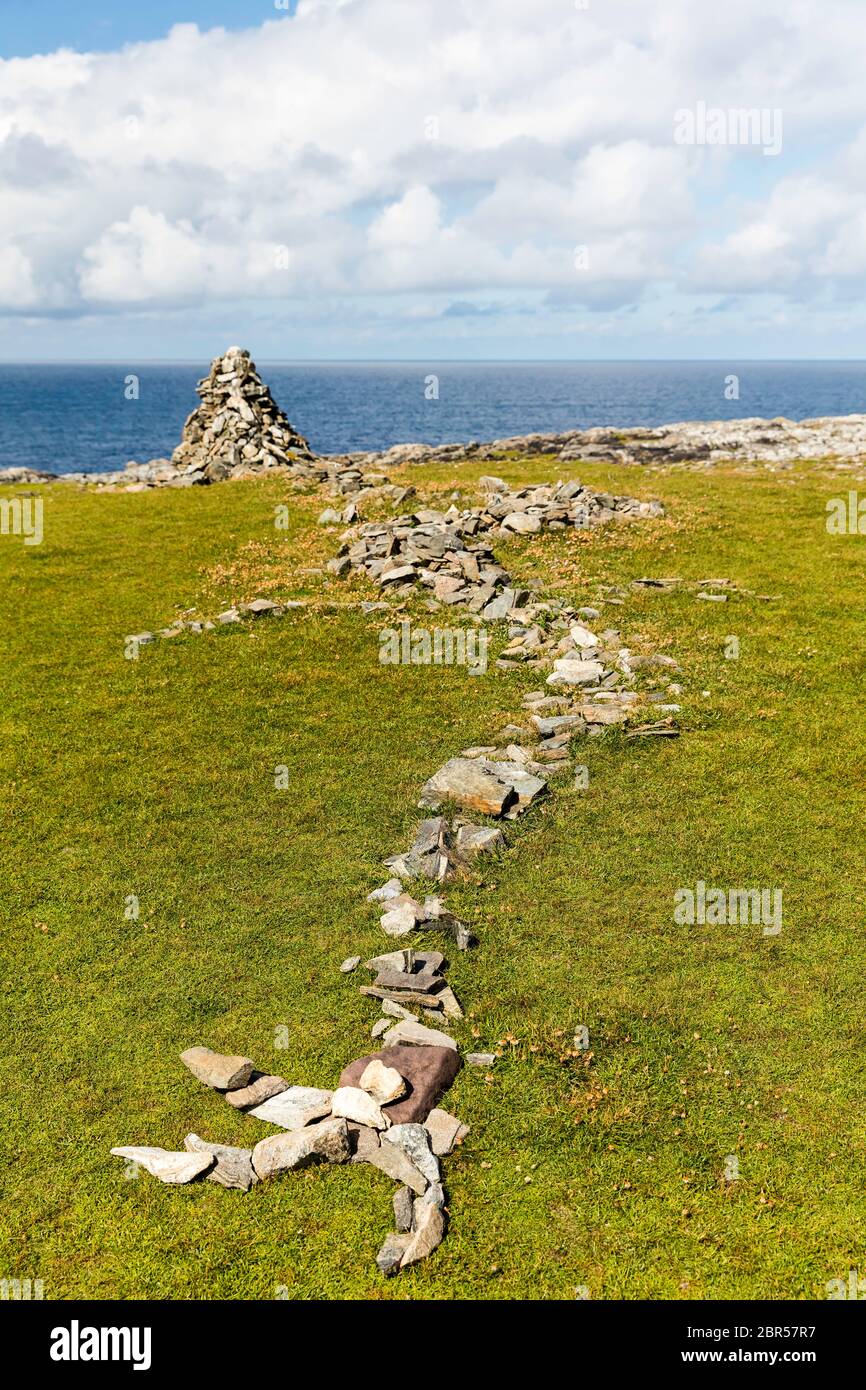 Cairn on cliff edge hi-res stock photography and images - Alamy