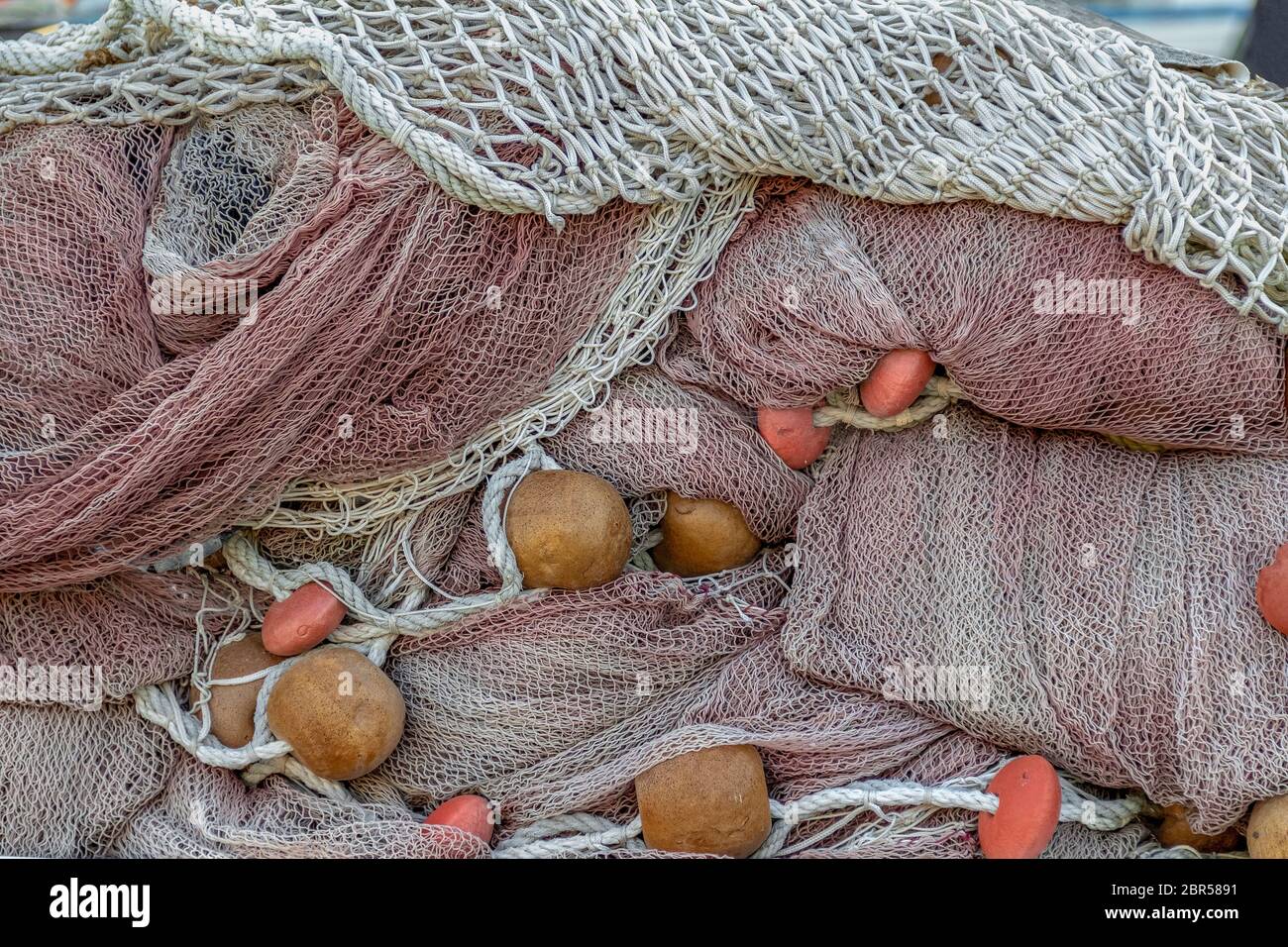 full frame picture showing a tangled fishing net Stock Photo - Alamy