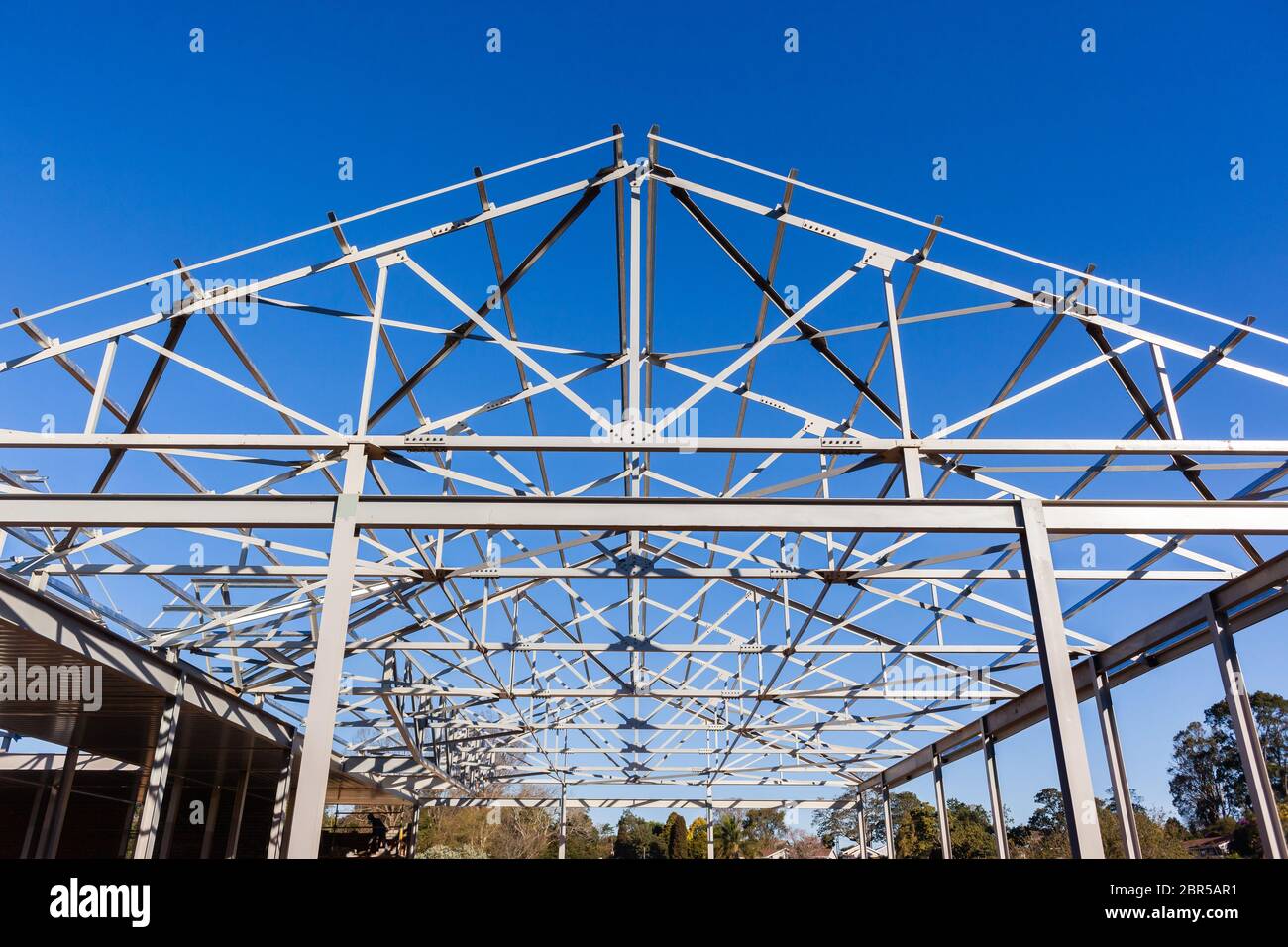 Roof steel frame structure in building construction Stock Photo - Alamy