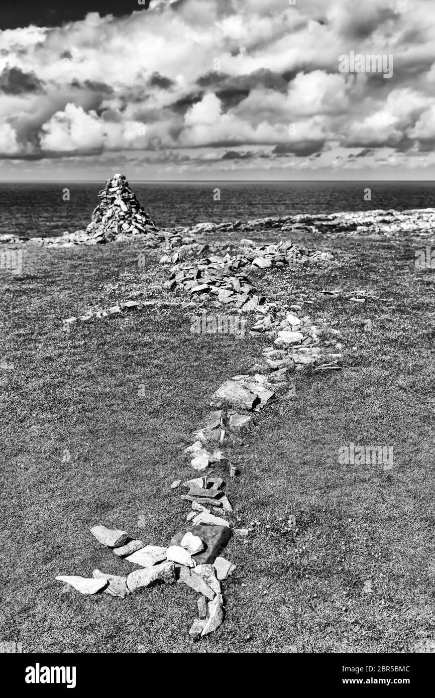 Cairn on cliff edge hi-res stock photography and images - Alamy