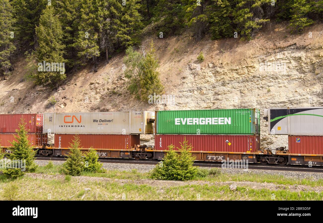 EN ROUTE KAMLOOPS TO WHISTLER, CANADA - JUNE 2018: Shipping containers ...