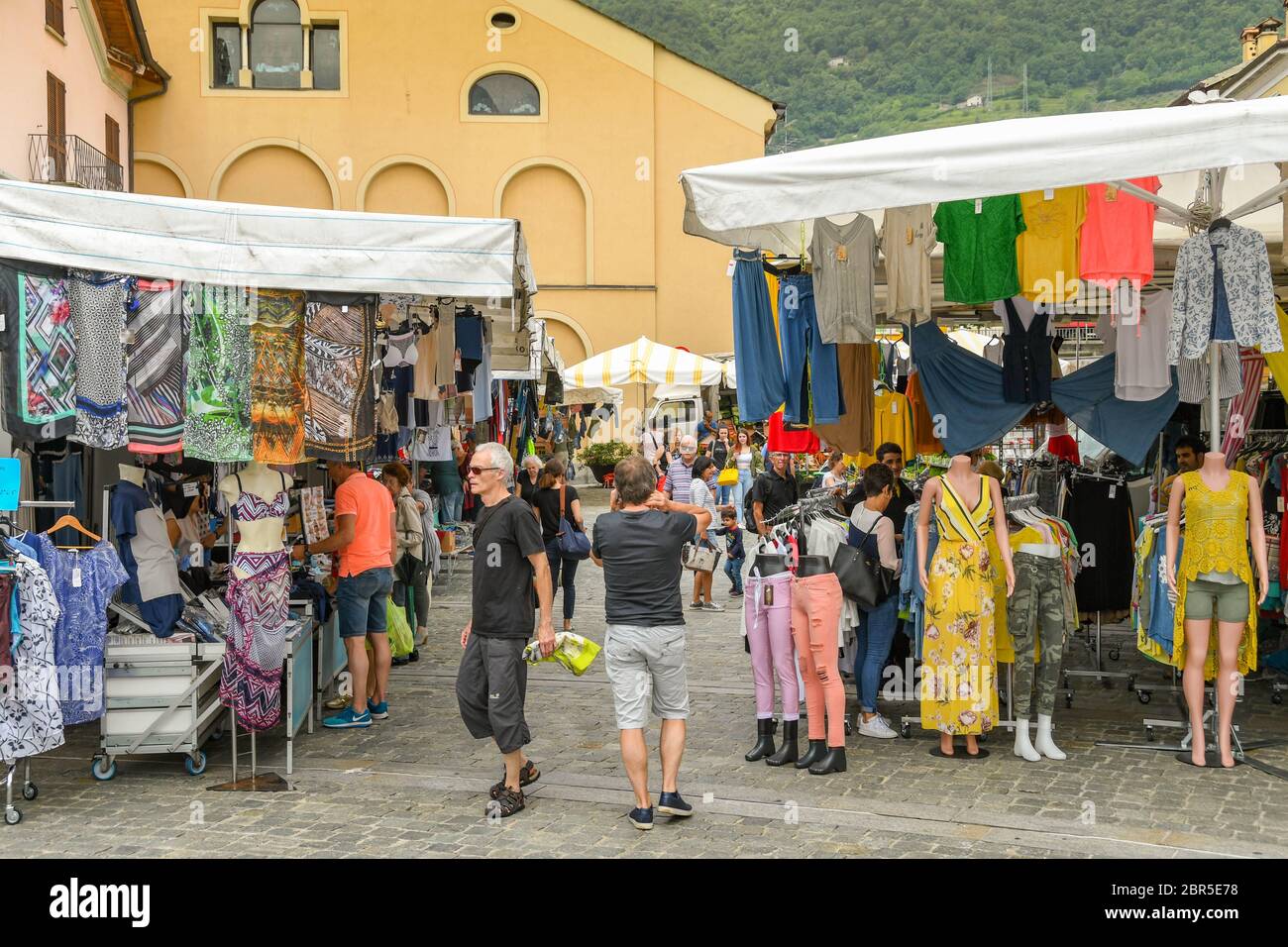 Lake como market hi-res stock photography and images - Alamy