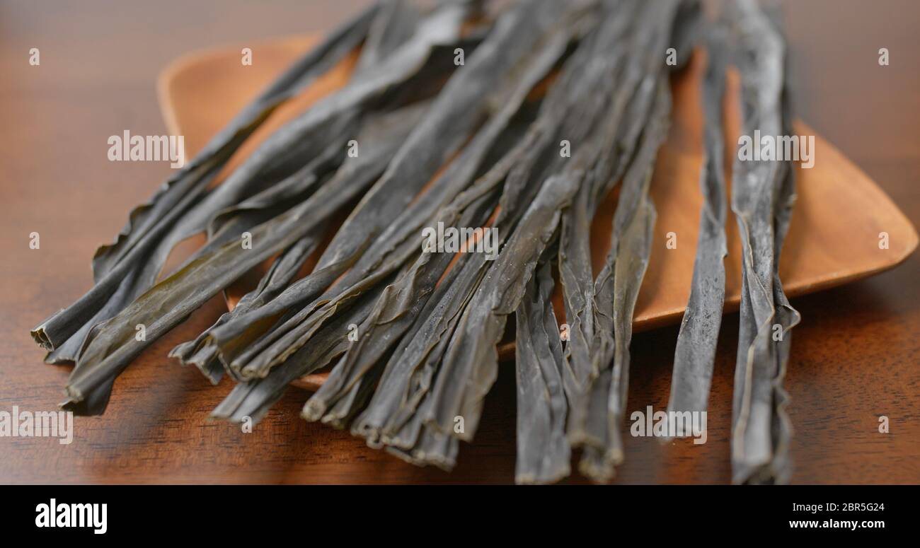 Dry sea tangle close hi-res stock photography and images - Alamy