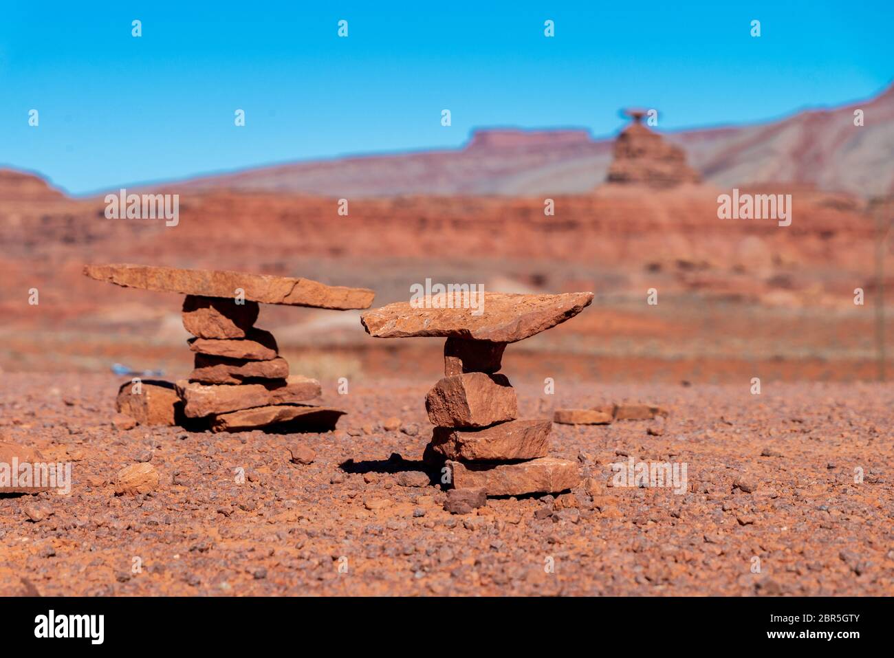Rock formations named Hat Rock in Utah Stock Photo - Alamy