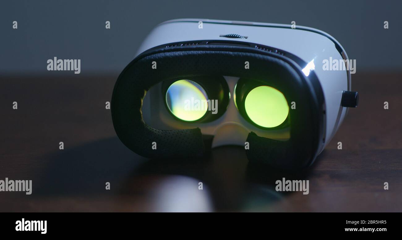 Vr device play video inside hi-res stock photography and images - Alamy