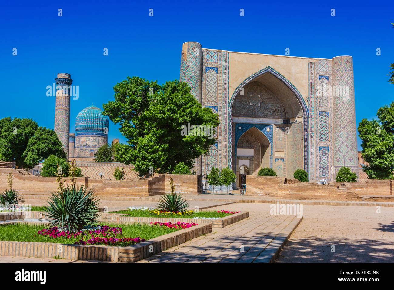 Bibi-Khanym Mosque in Samarkand, Uzbekistan Stock Photo - Alamy