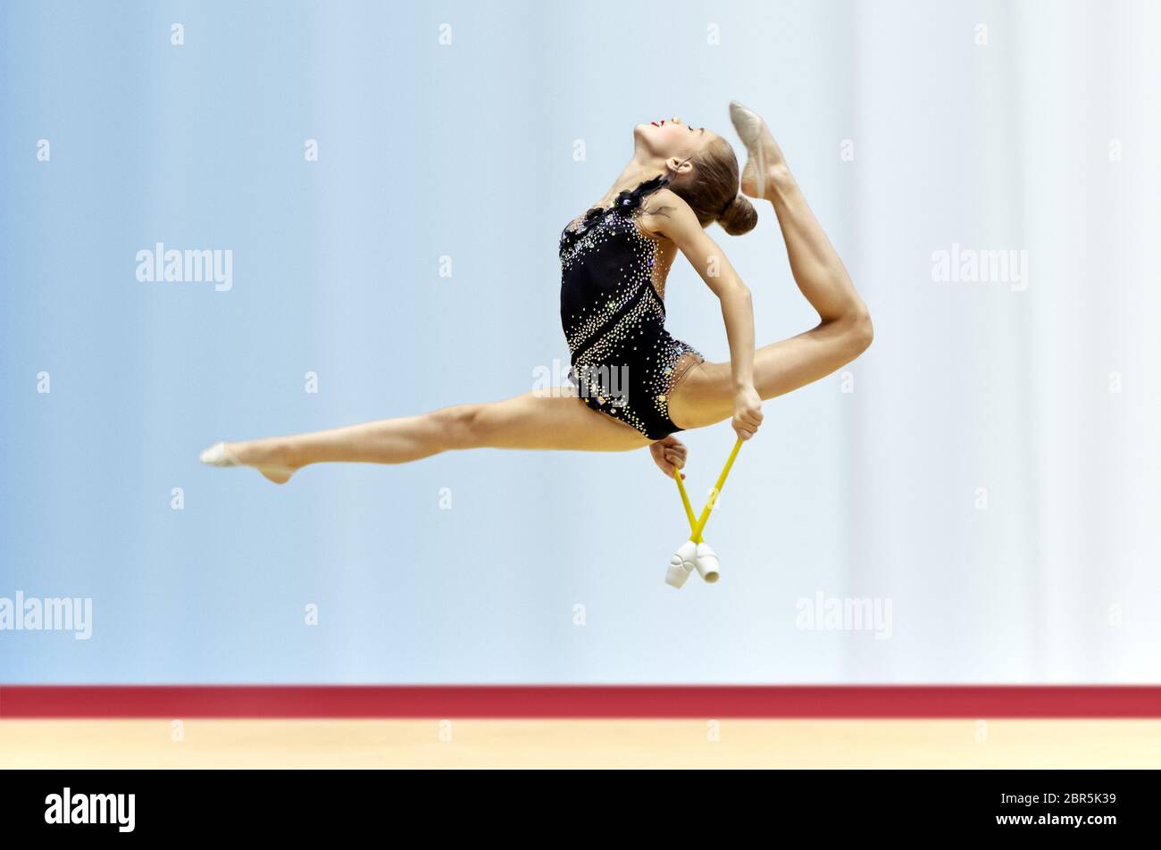 Young female gymnast in splits hi-res stock photography and images - Alamy