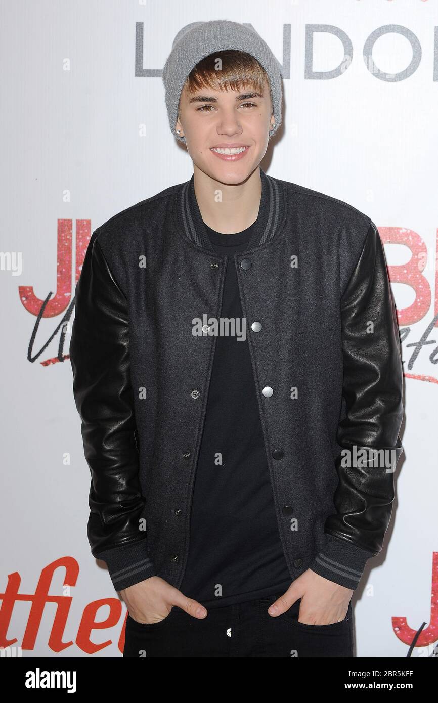 Justin Bieber turns on The Christmas Lights and performs live at ...