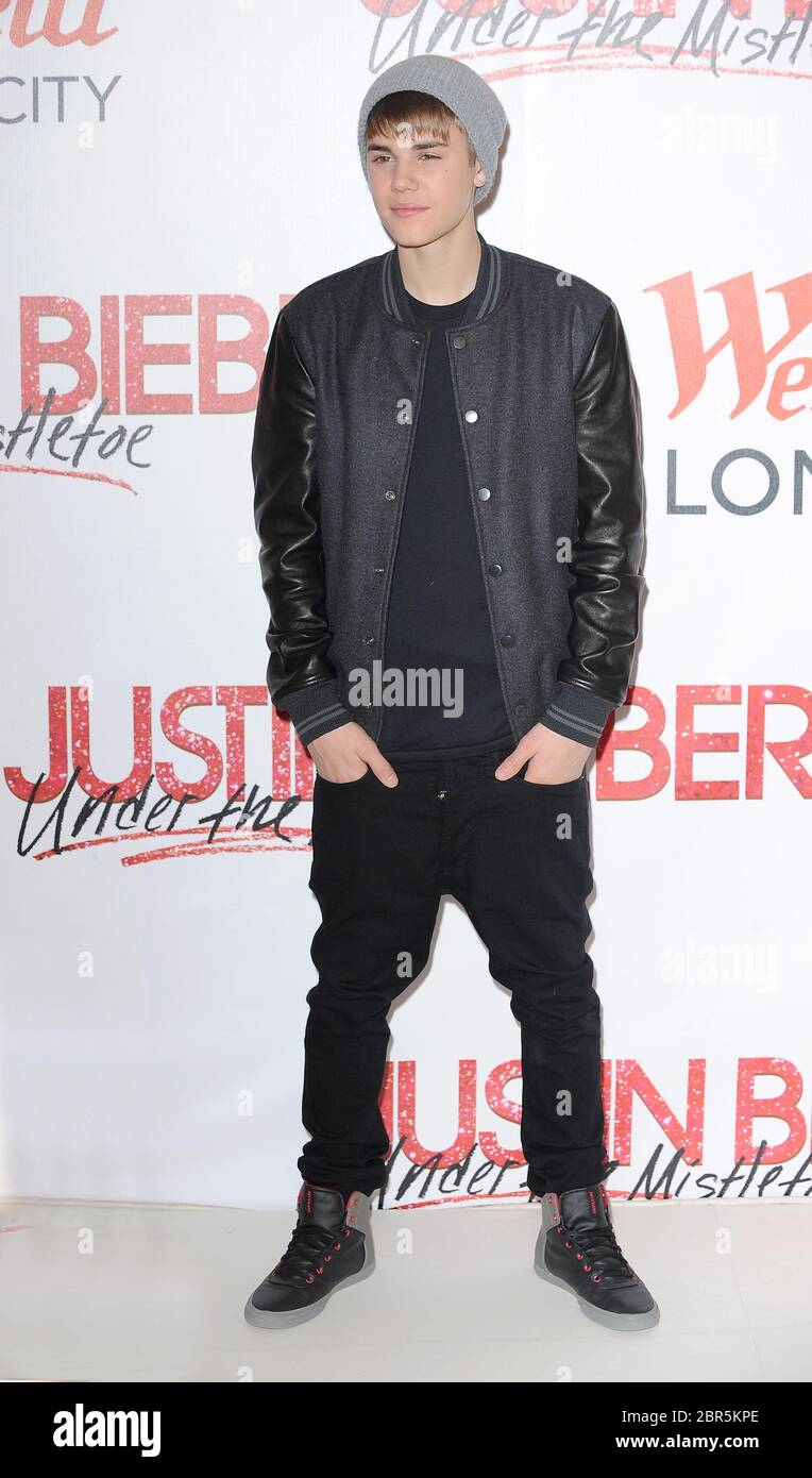 Justin Bieber turns on The Christmas Lights and performs live at ...