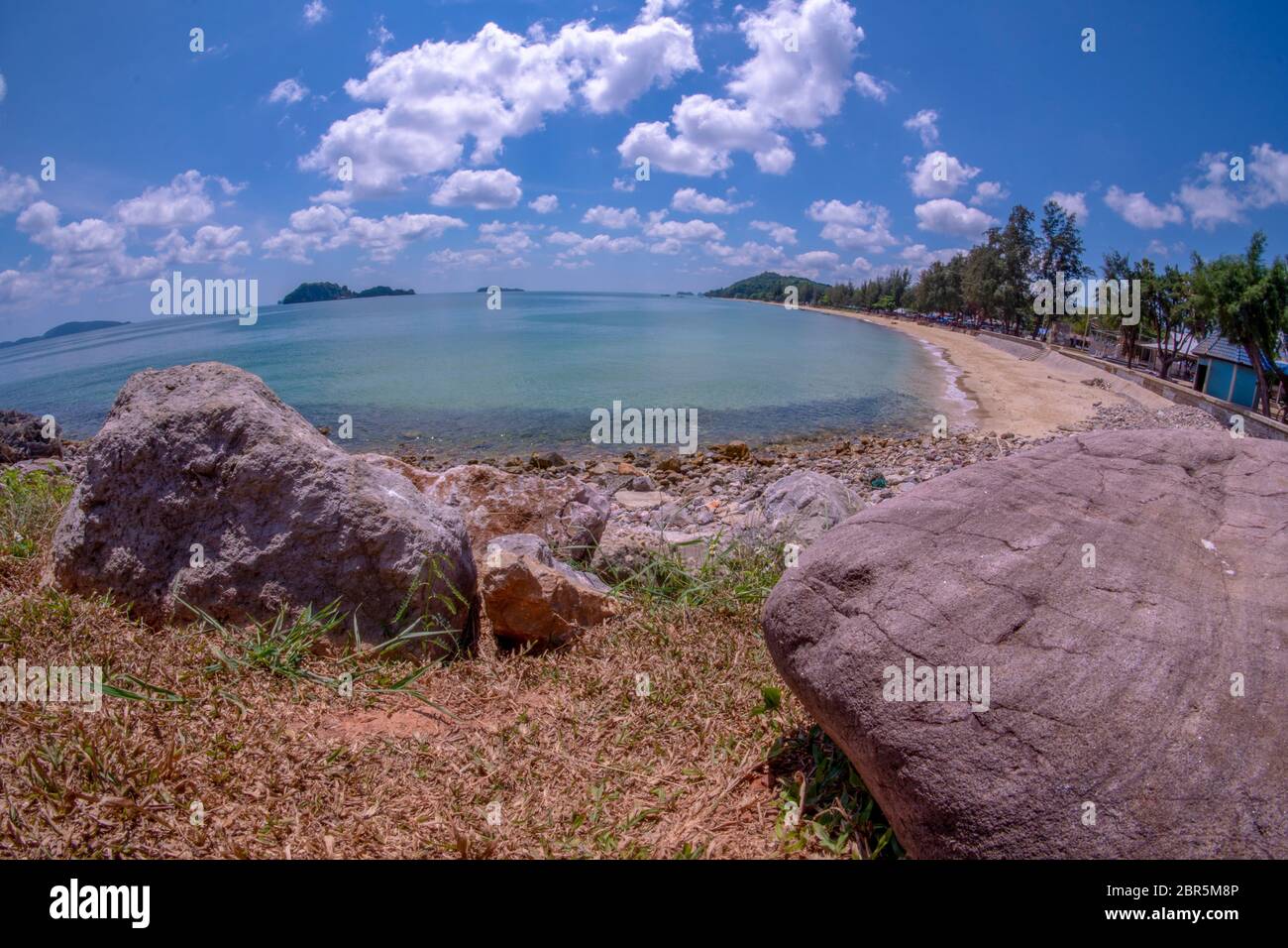 Rocks, beaches and emerald sea at Sairee Beach, Chumphon Province Stock ...