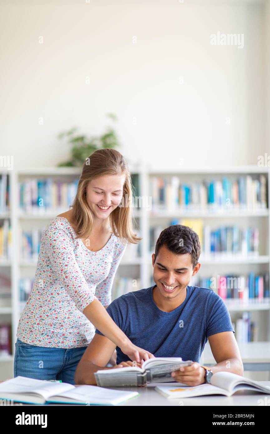 Students in a library Stock Photo - Alamy