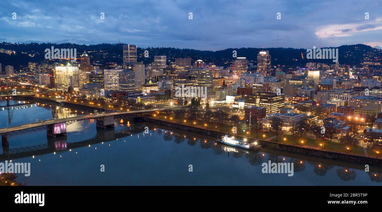 Portland oregon willamette river aerial hi-res stock photography and ...
