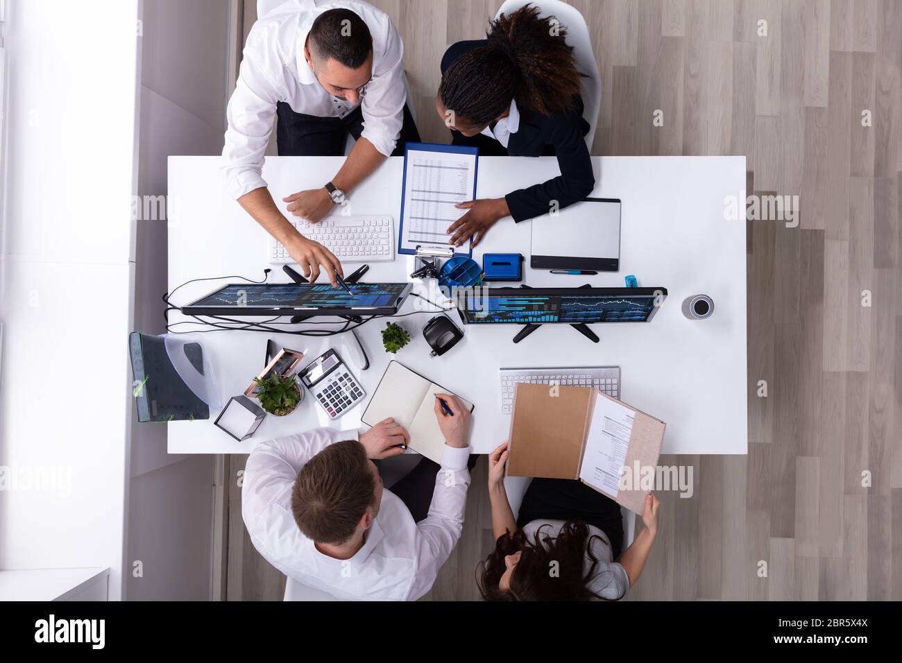 Overhead people meeting staff hi-res stock photography and images - Alamy
