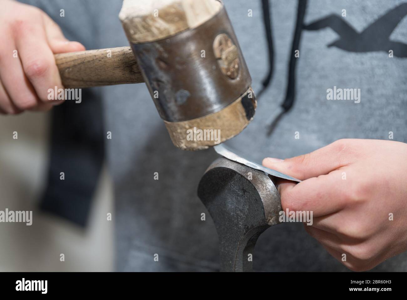 Bending of metal hi-res stock photography and images - Alamy