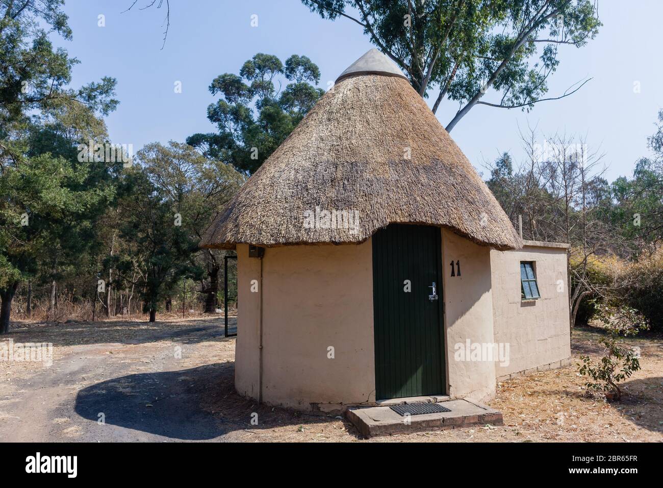 Thatch grass hi-res stock photography and images - Alamy