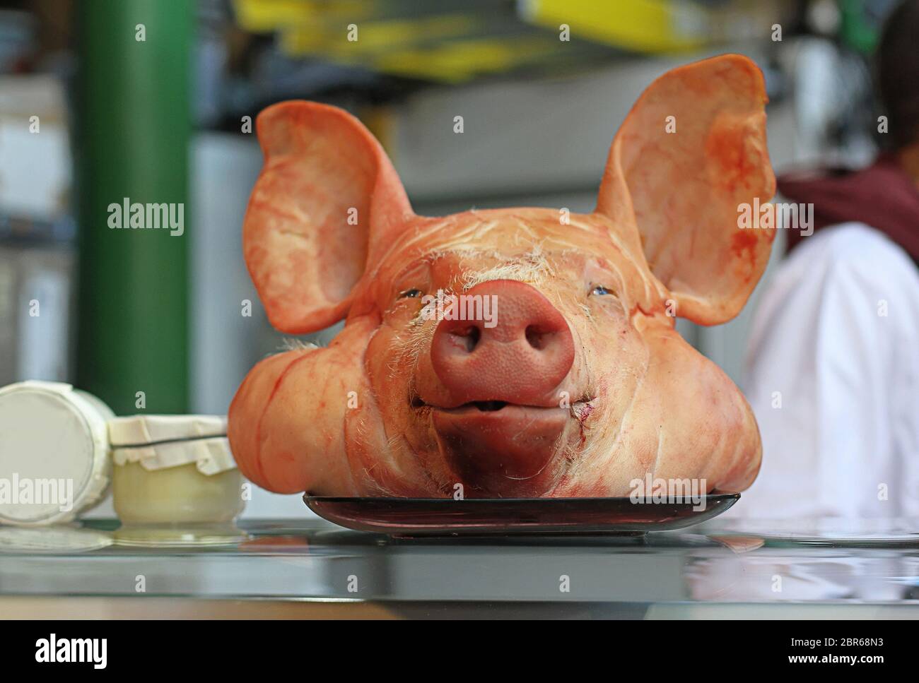 Pig Head at Plate in Butcher Shop Stock Photo - Alamy